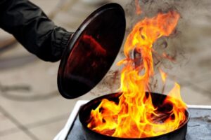 Simple methods on how to put out grease fire - Your secret to stay safe