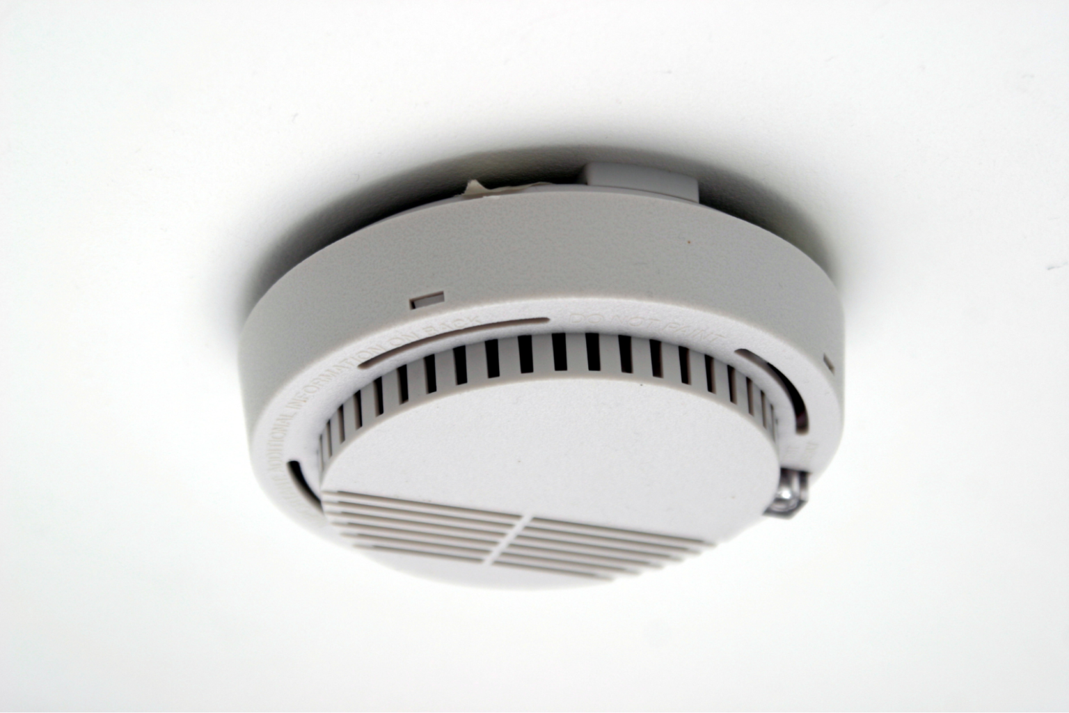 First Alert Smoke Alarm 3 Beeps Then Stops - Explained – Fire safety ...